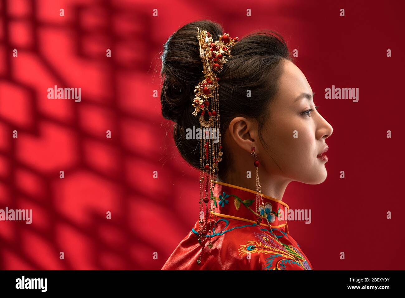 A beautiful Chinese bride Stock Photo - Alamy