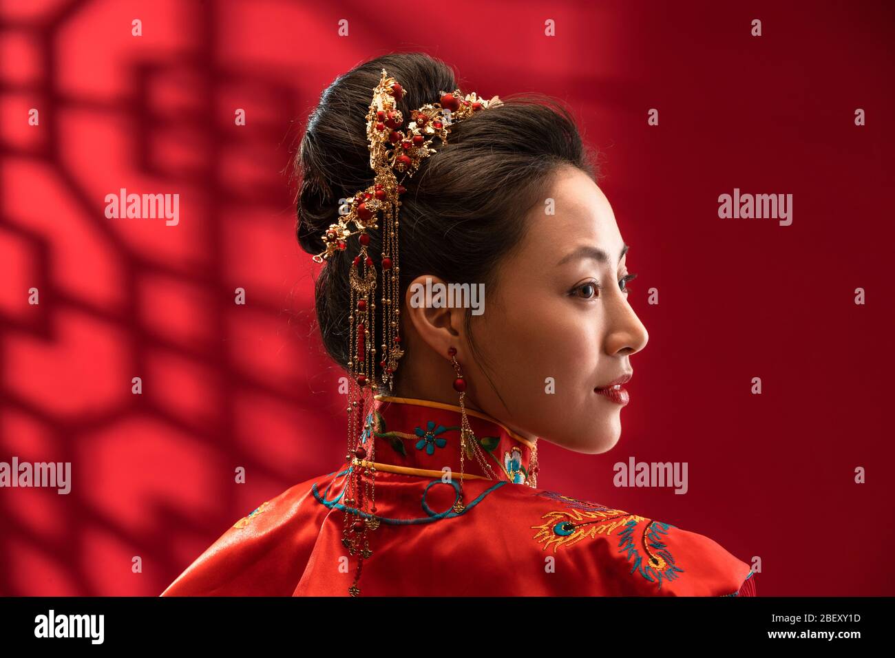 A beautiful Chinese bride Stock Photo - Alamy