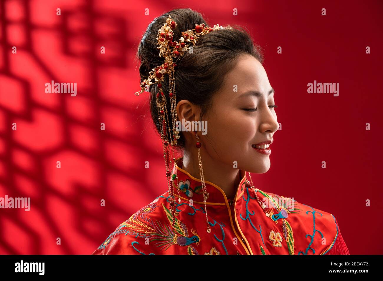 A beautiful Chinese bride Stock Photo - Alamy