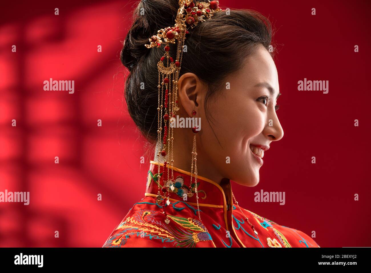 A beautiful Chinese bride Stock Photo - Alamy