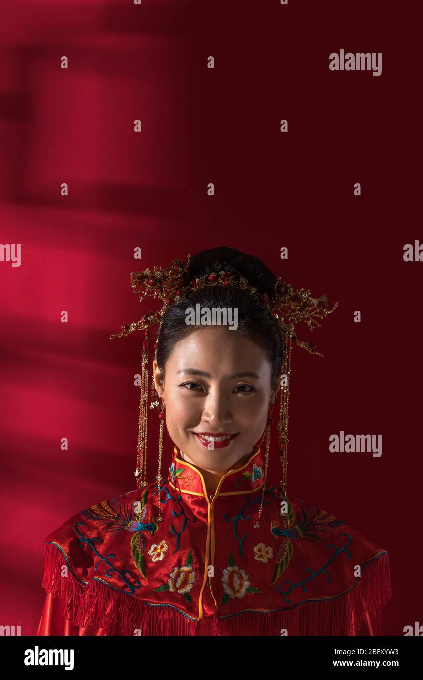 A beautiful Chinese bride Stock Photo - Alamy