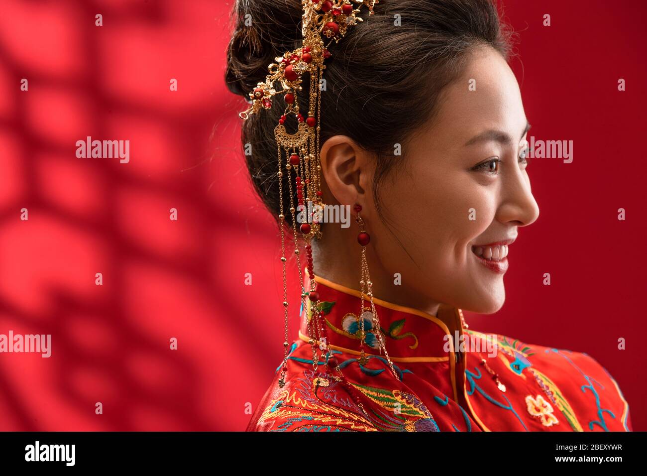 A beautiful Chinese bride Stock Photo - Alamy
