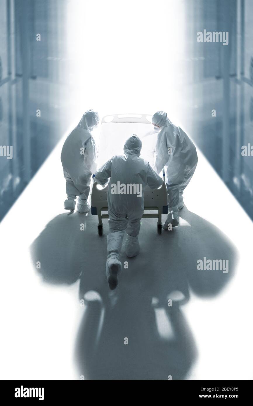 Medical workers to rescue patients Stock Photo - Alamy