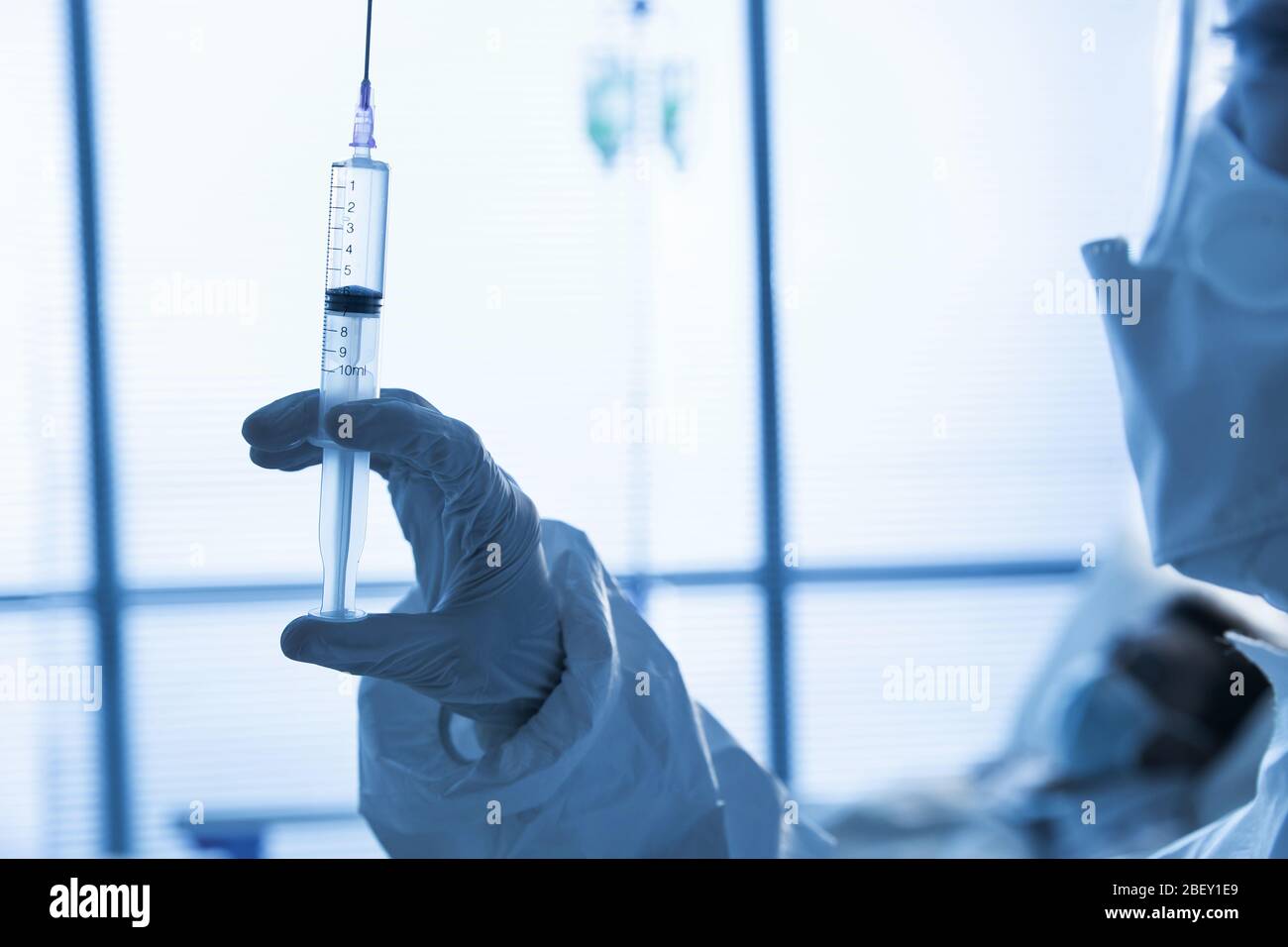 Medical workers holding a syringe Stock Photo - Alamy