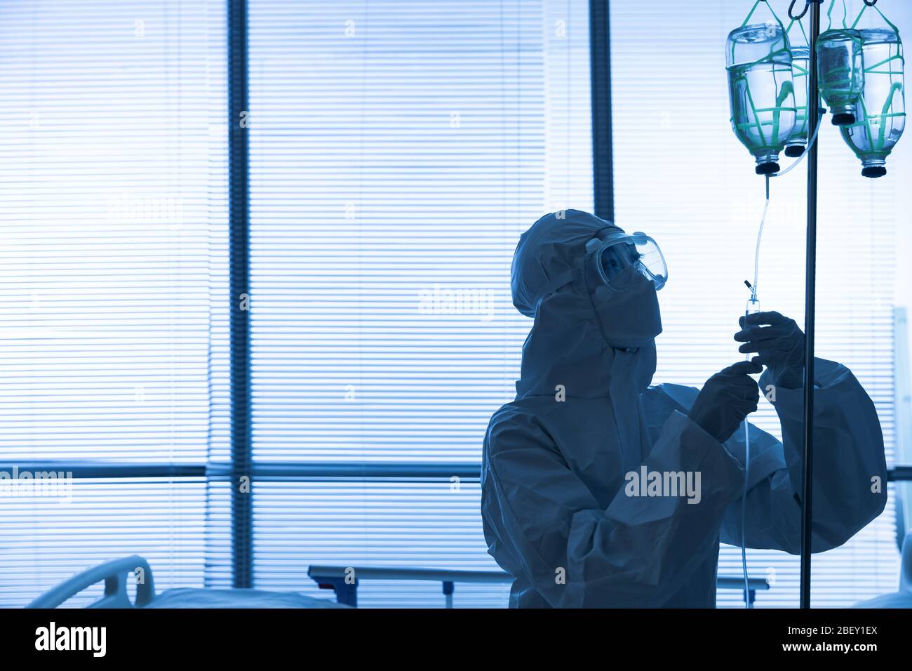 Medical workers in the ward to debug the physiological saline Stock ...