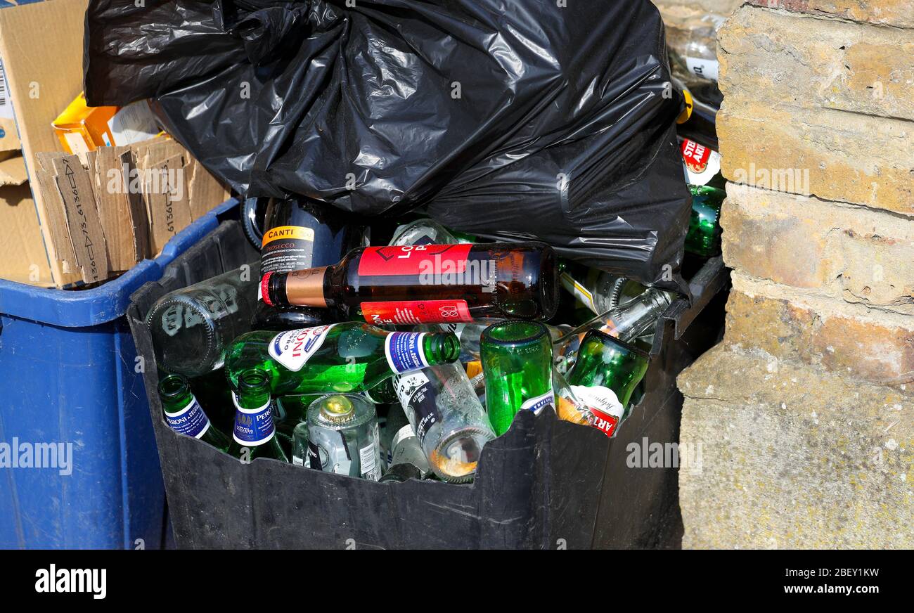 Empty drinks cans bottles in hi-res stock photography and images - Alamy
