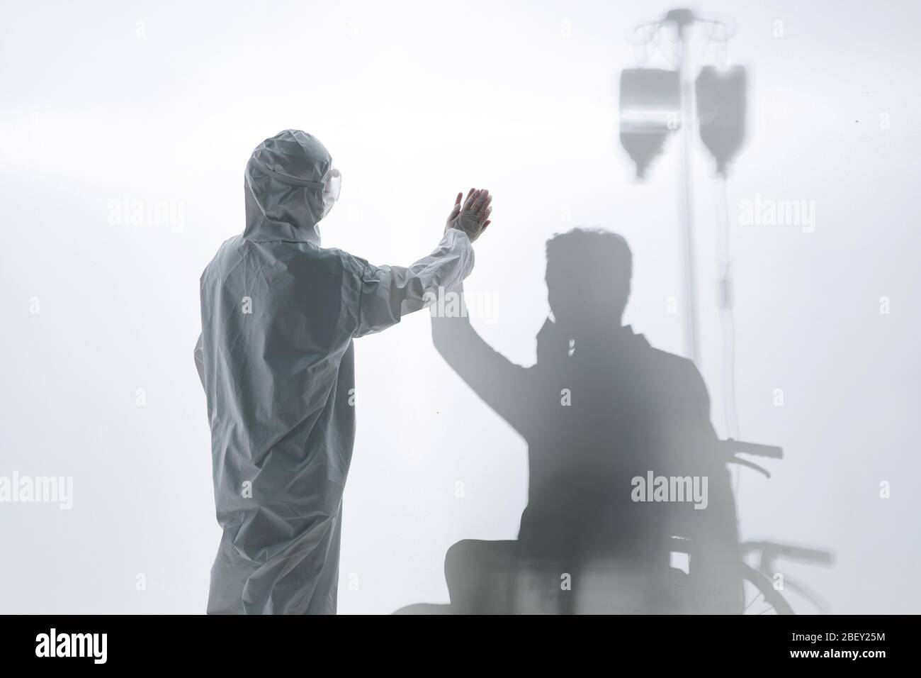 Doctors and patients to celebrate recovery Stock Photo - Alamy