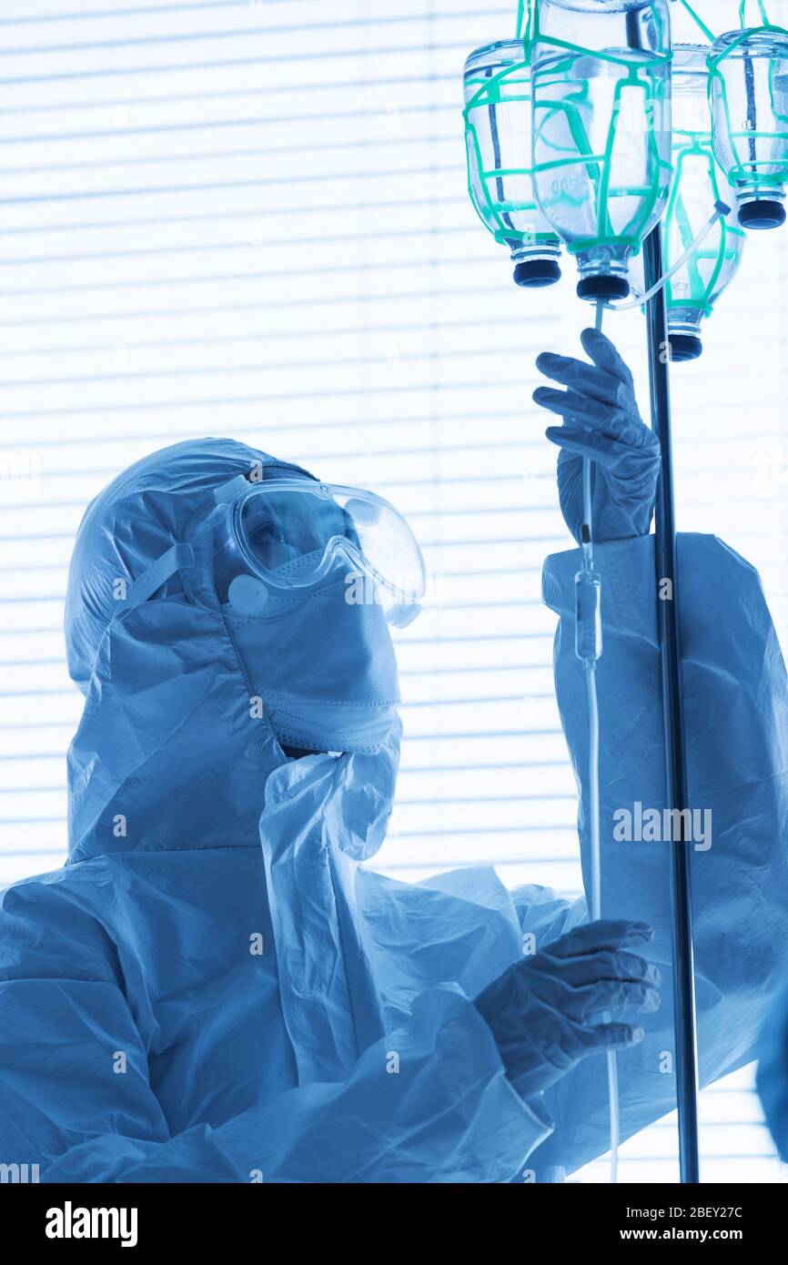 Medical workers working in the ward Stock Photo - Alamy
