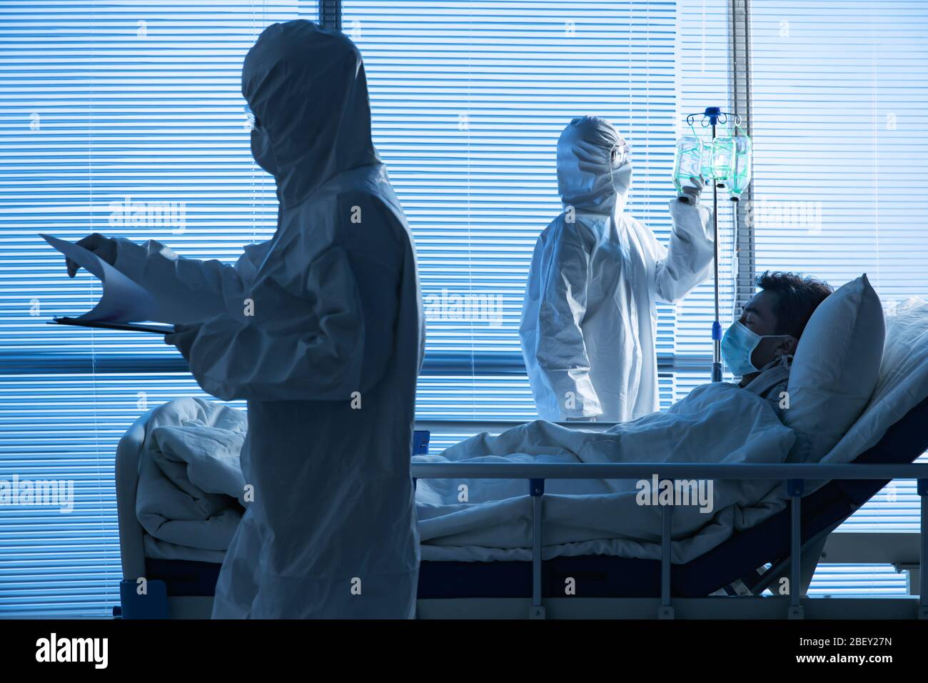 Doctors treating patients in the ward Stock Photo - Alamy