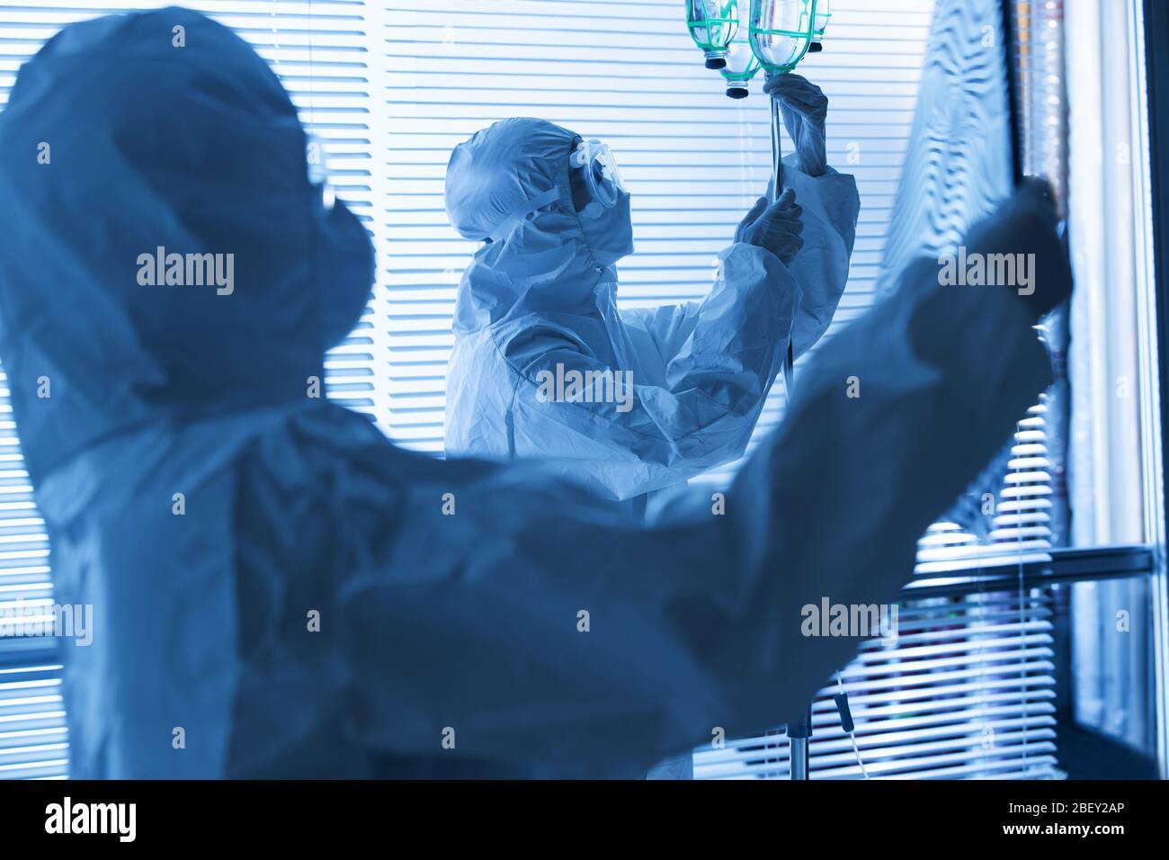 Medical workers working in the ward Stock Photo - Alamy