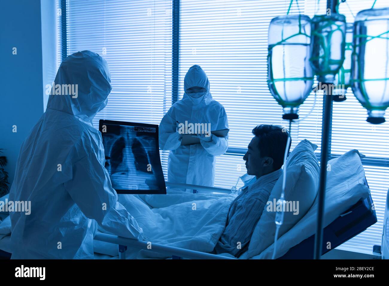 Doctors treating patients in the ward Stock Photo - Alamy