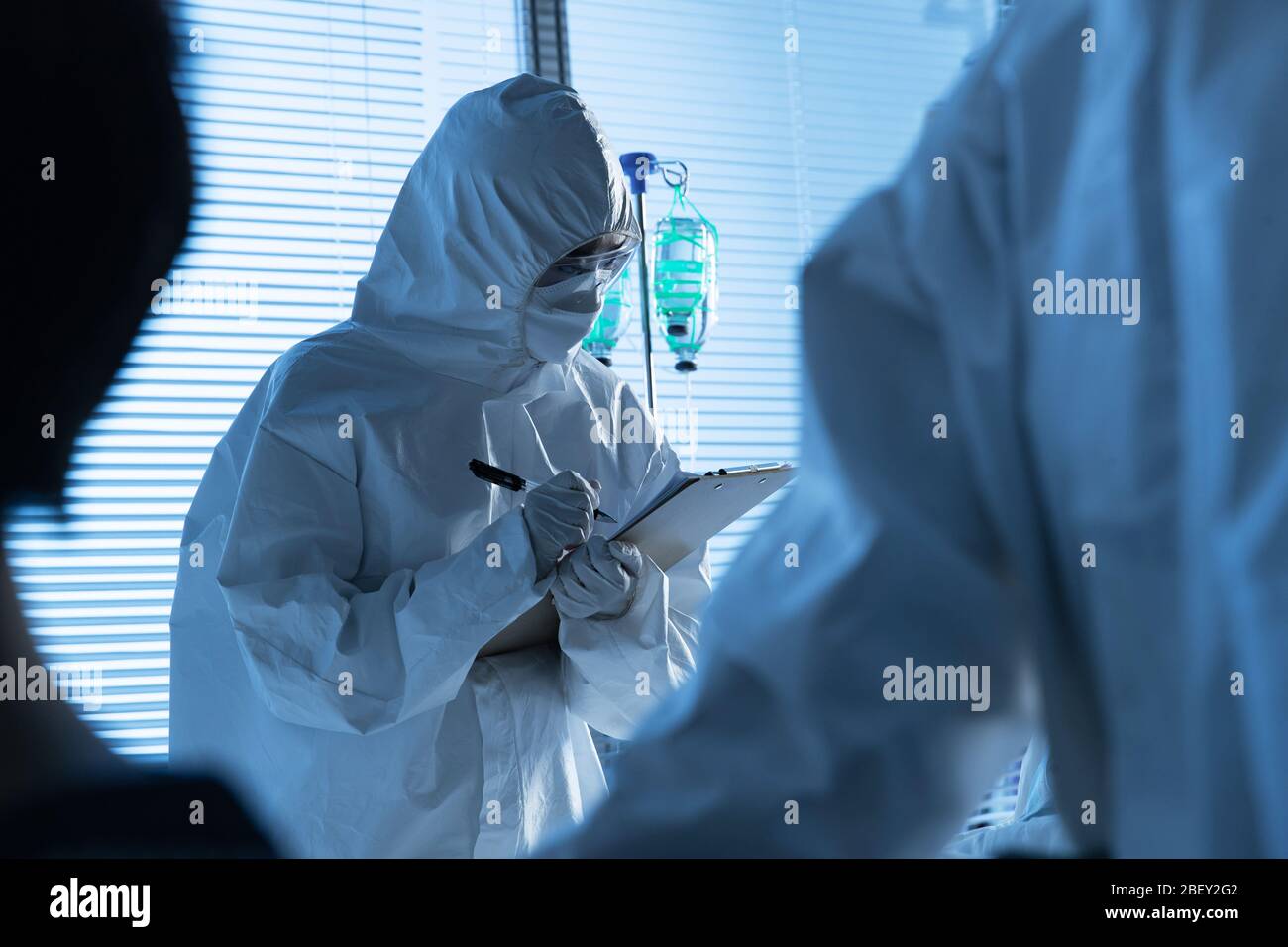 Medical workers working in the ward Stock Photo - Alamy