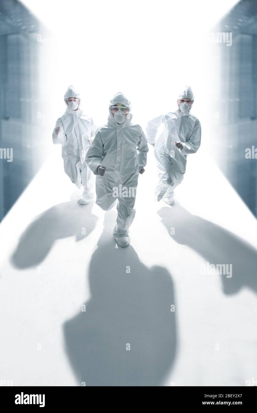 The medical team run to the rescue Stock Photo - Alamy