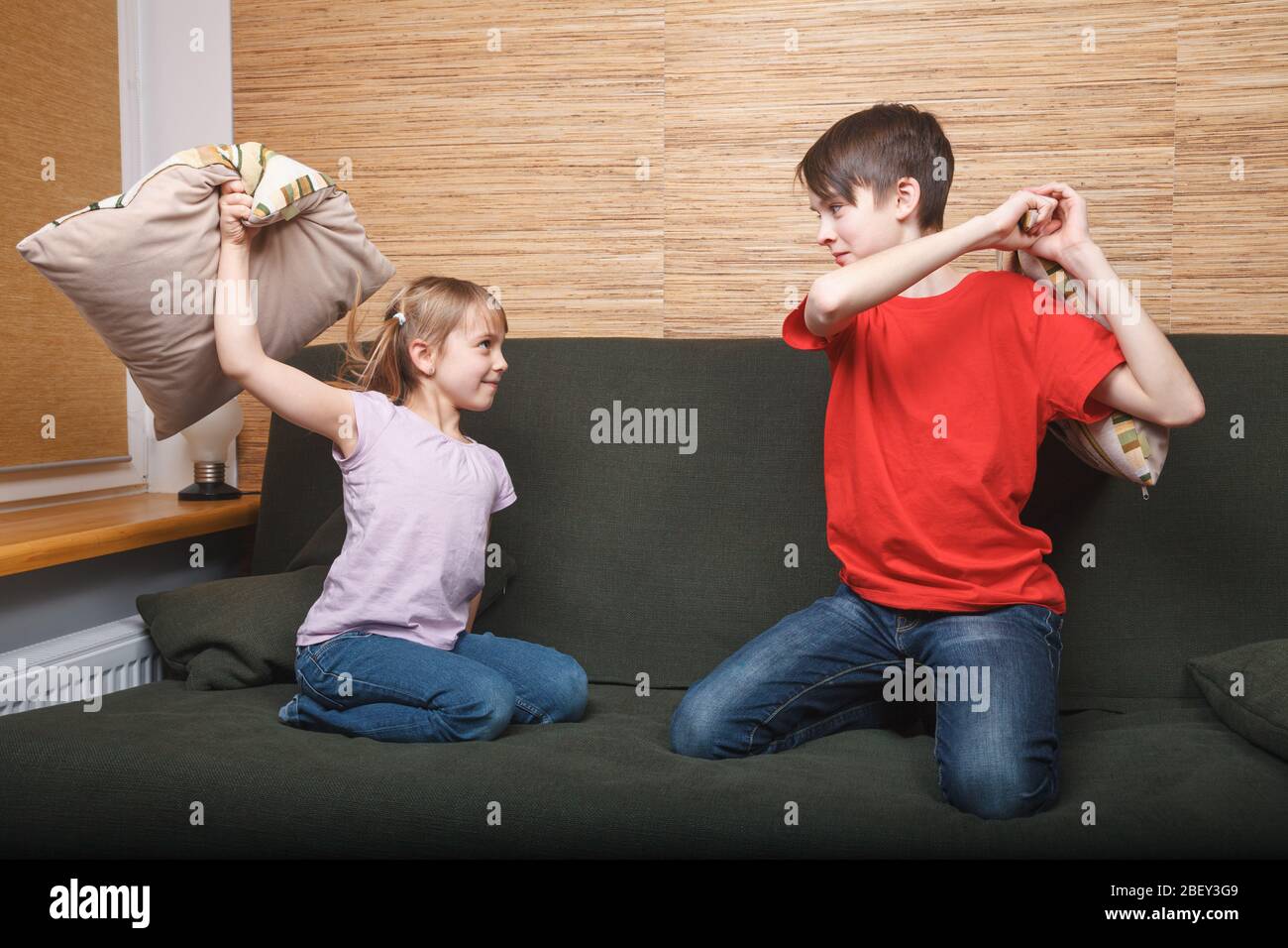 Siblings fighting hi-res stock photography and images - Alamy