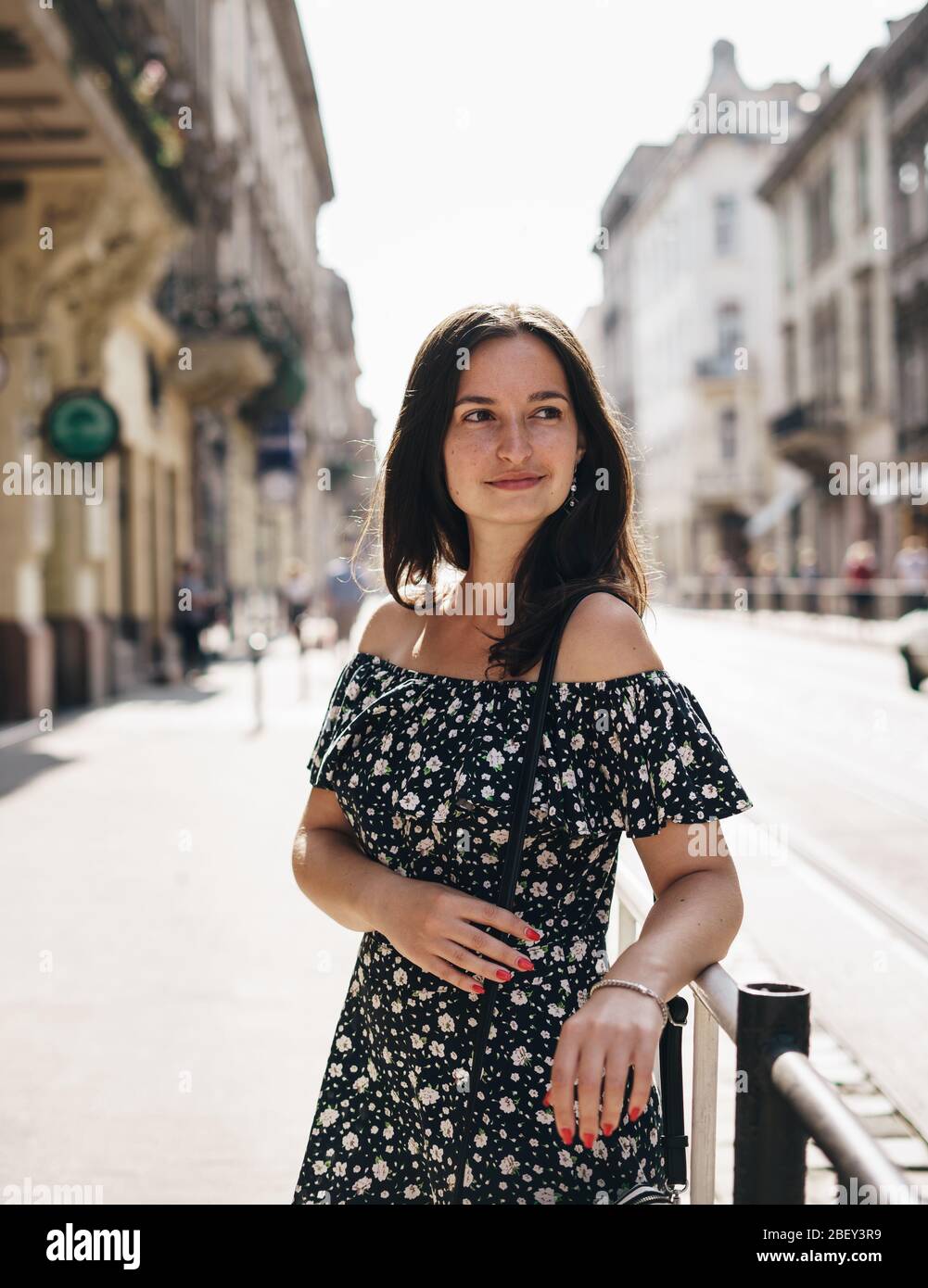 Women walking to work city hi-res stock photography and images - Alamy