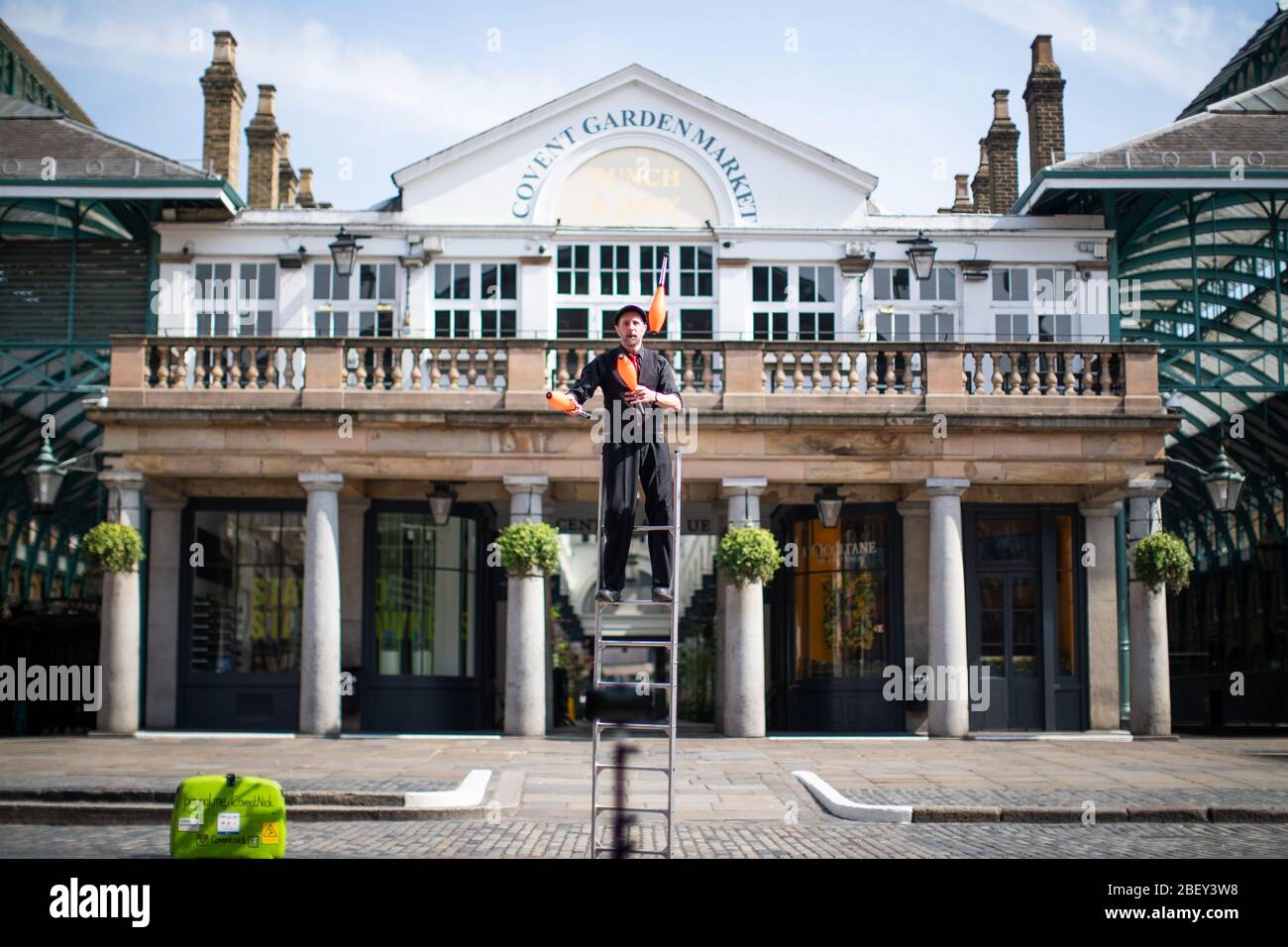 Nick malinowski speaking shakespeare hi-res stock photography and ...