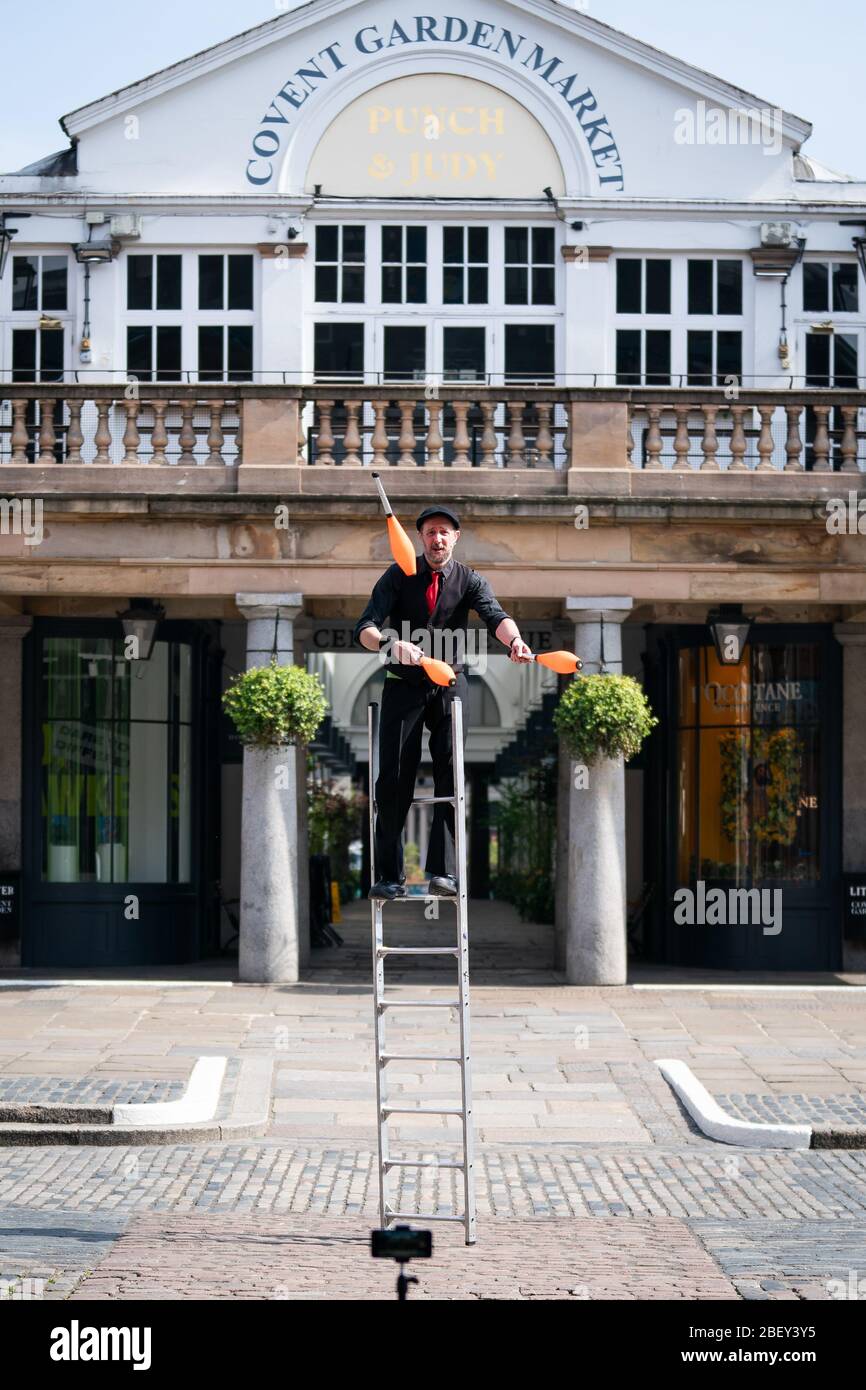 Nick malinowski speaking shakespeare hi-res stock photography and ...