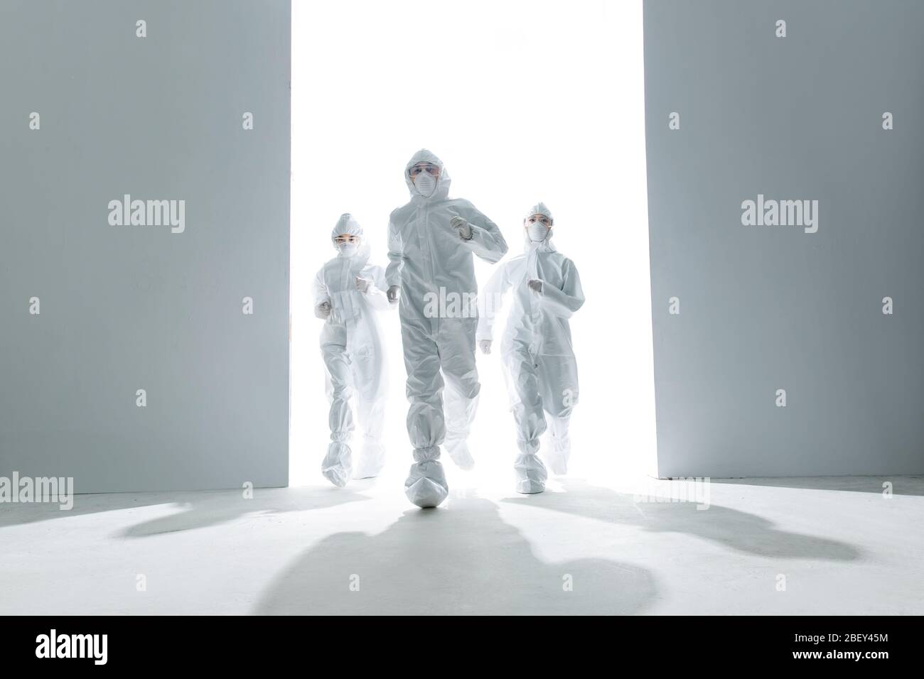The medical team run to the rescue Stock Photo - Alamy