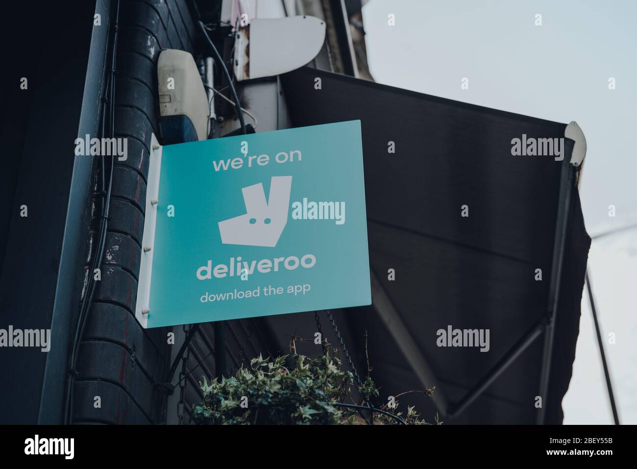 Deliveroo sign hi-res stock photography and images - Alamy