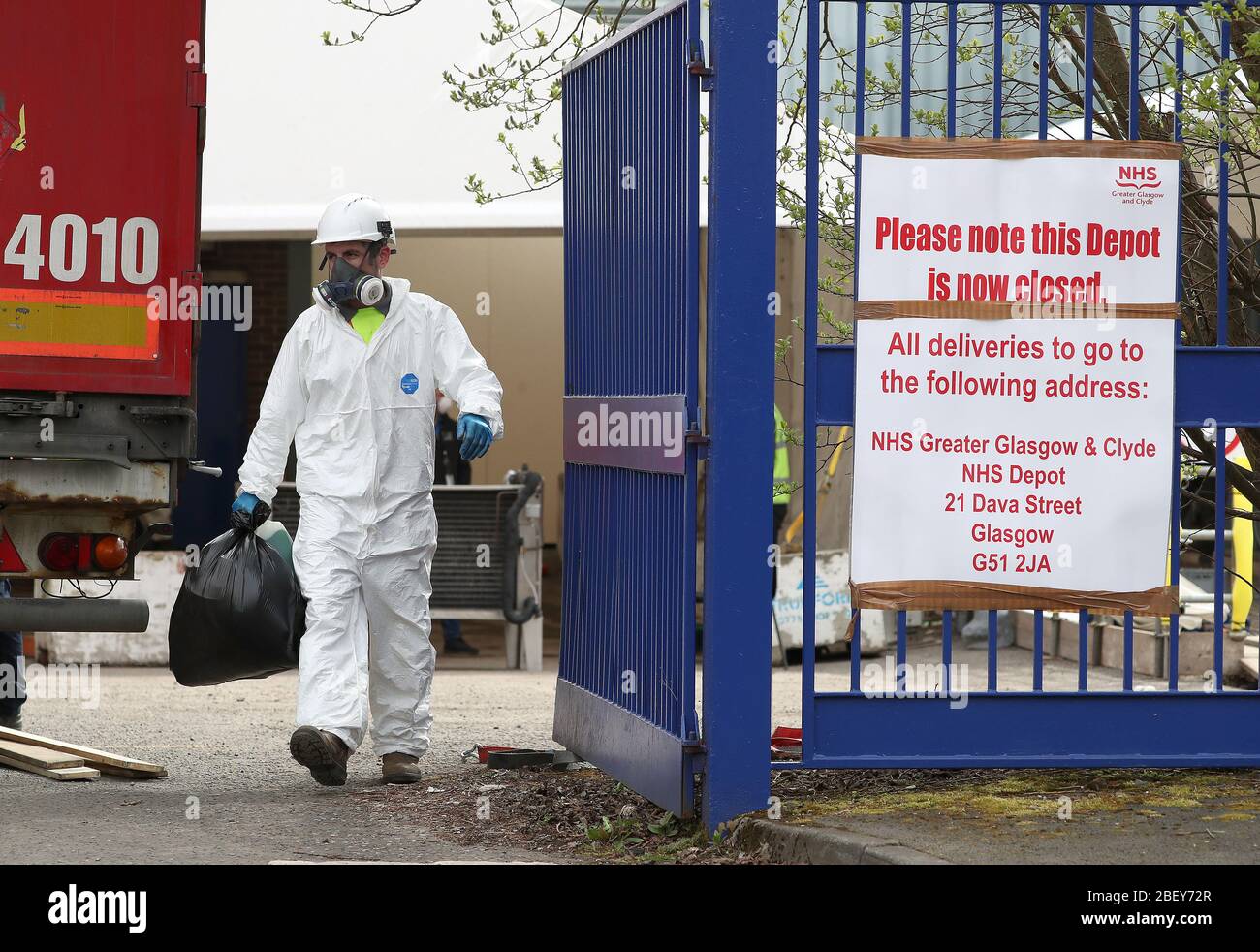 Work continues at the construction of a temporary morgue at an ...