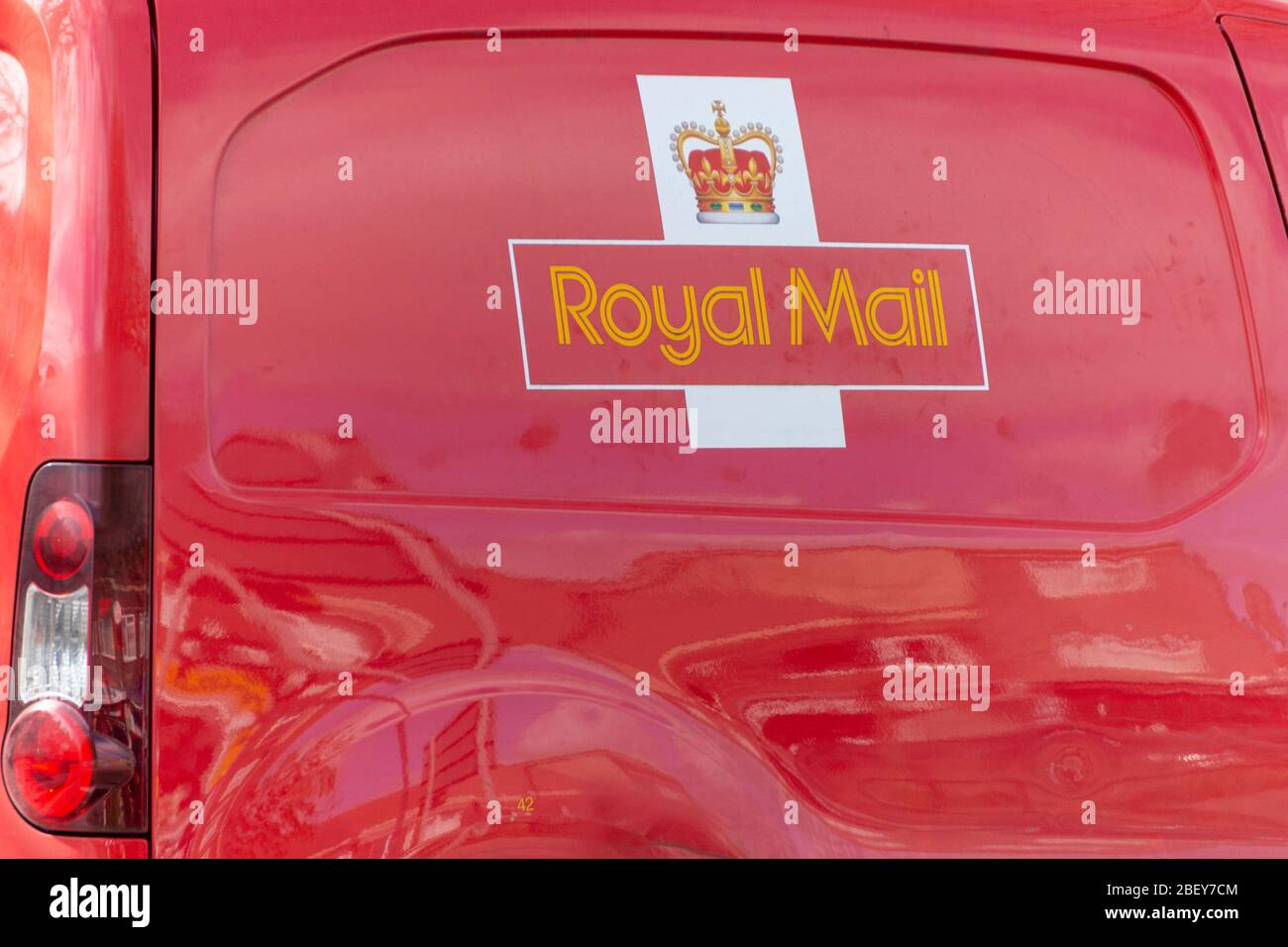 Red mail van hi-res stock photography and images - Alamy