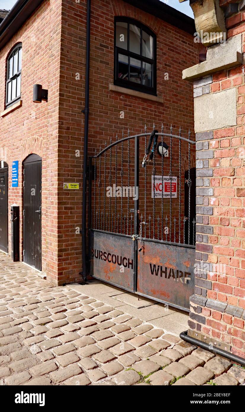 Locked gates chained shut closed hi-res stock photography and images ...