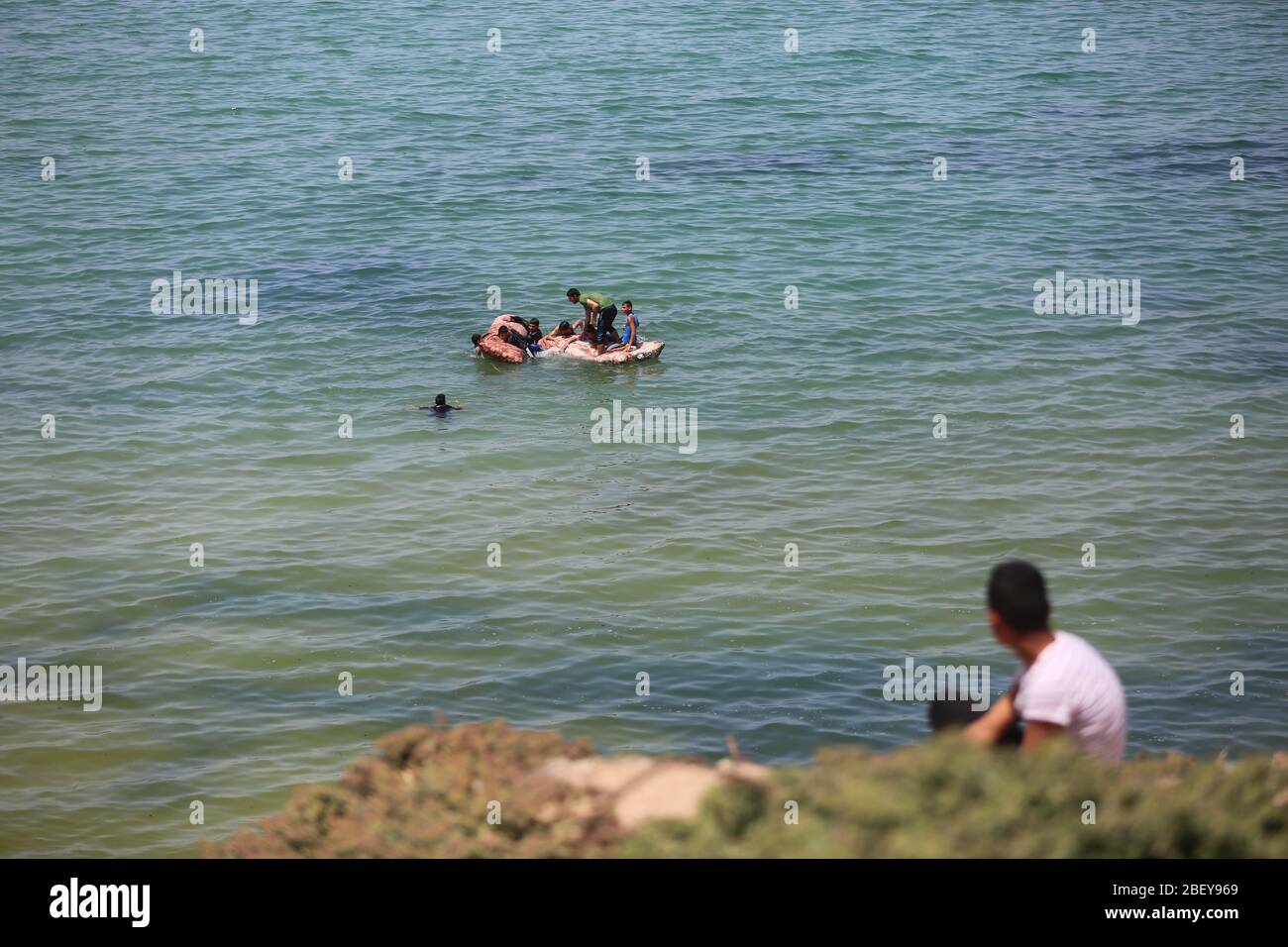 Deir Al-Balah, The Gaza Strip, Palestine. 16th Apr, 2020. Palestinians ...