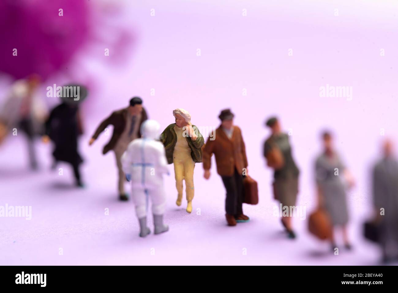 Healthcare workers line up hi-res stock photography and images - Alamy