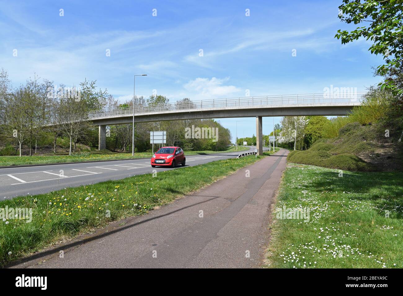 Bridge over dual carriageway Stock Photo - Alamy
