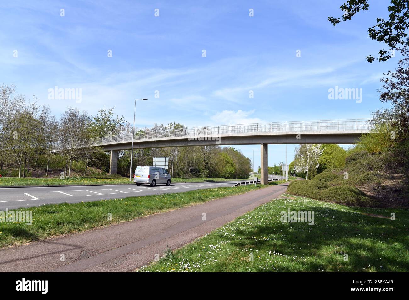 Bridge over dual carriageway Stock Photo - Alamy