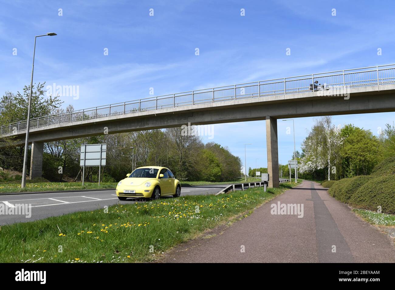 Bridge over dual carriageway Stock Photo - Alamy