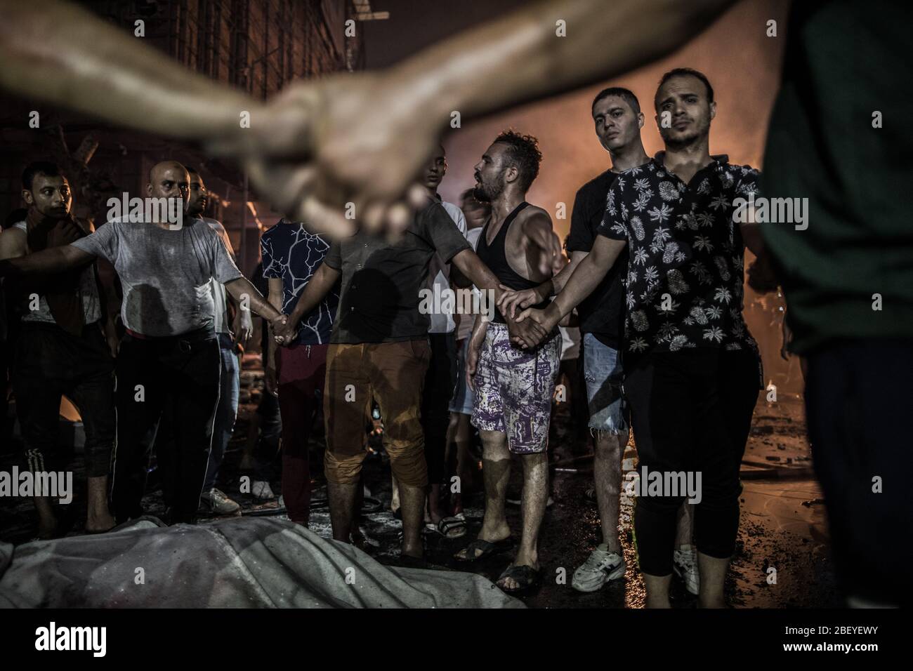 Standing around dead body hi-res stock photography and images - Alamy