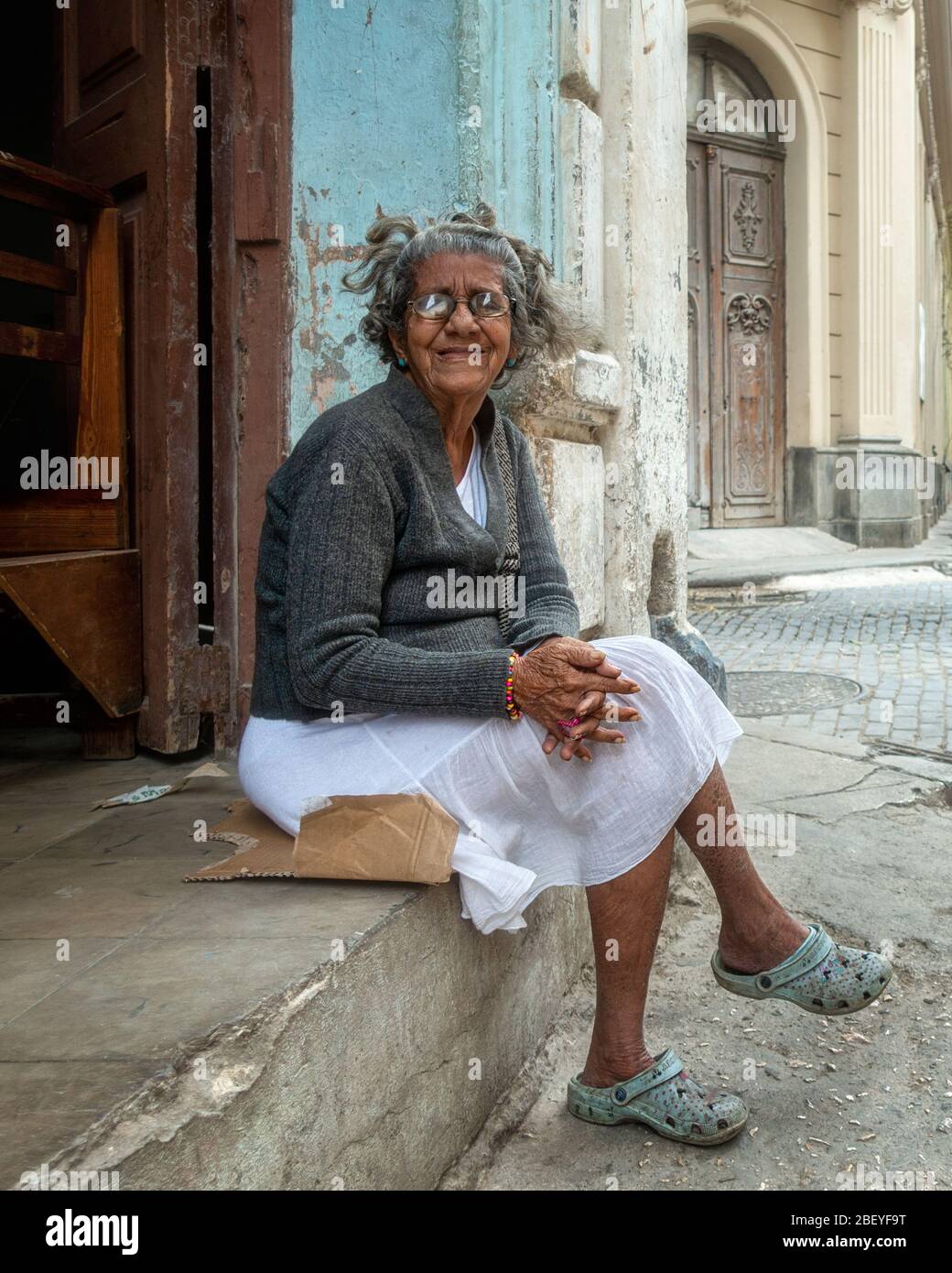 Smiling elderly cuban woman hi-res stock photography and images - Alamy