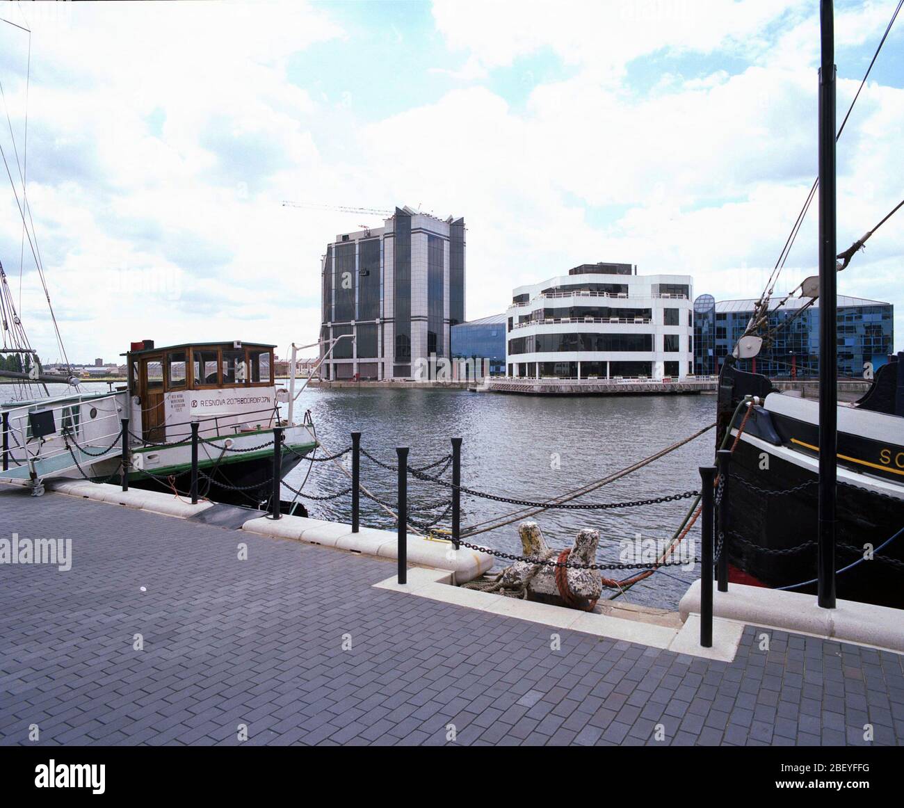 London docklands 1990s hi-res stock photography and images - Alamy