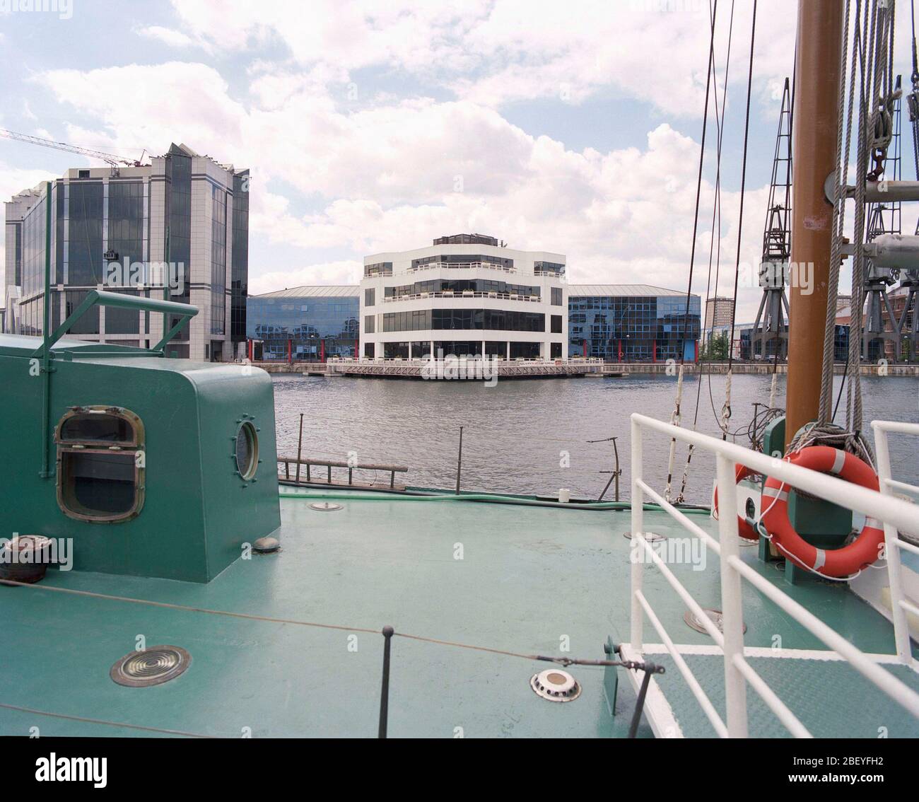 London docklands 1990s hi-res stock photography and images - Alamy