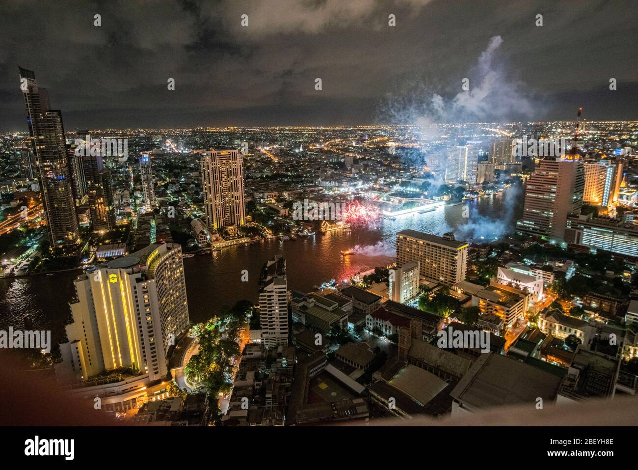 Bankok, Thailands capital att night Stock Photo - Alamy
