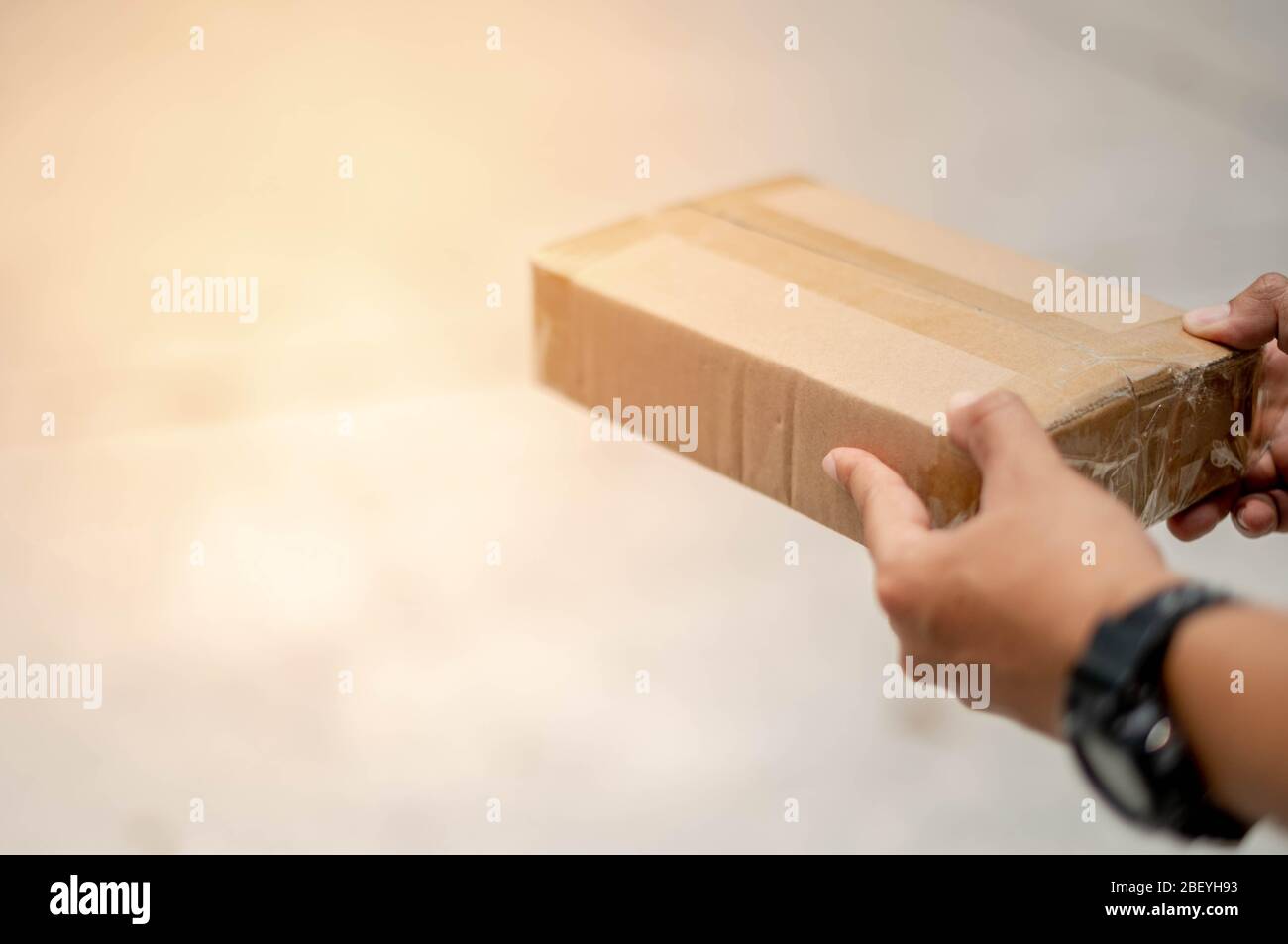 Manual handling box hi-res stock photography and images - Alamy