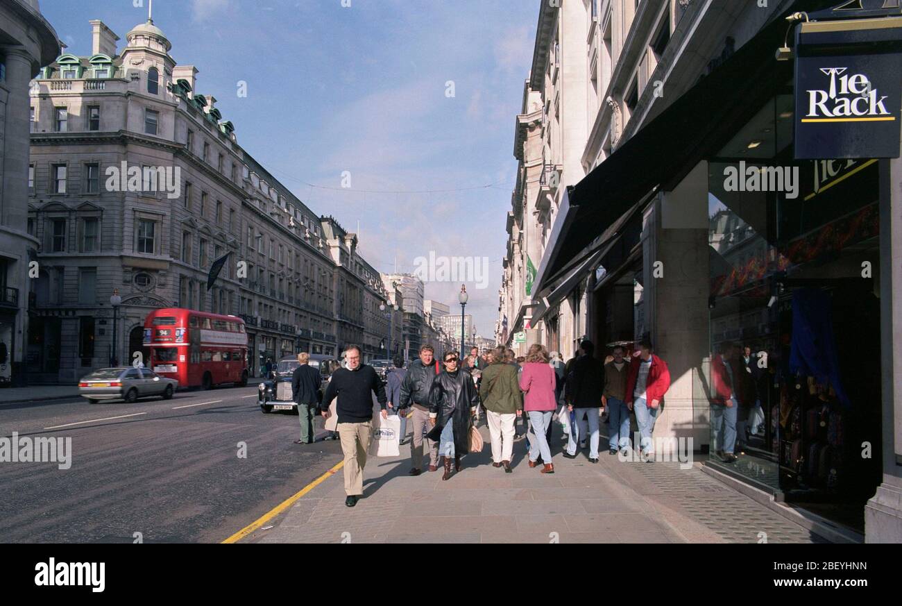 Central london in 1992 hi-res stock photography and images - Alamy