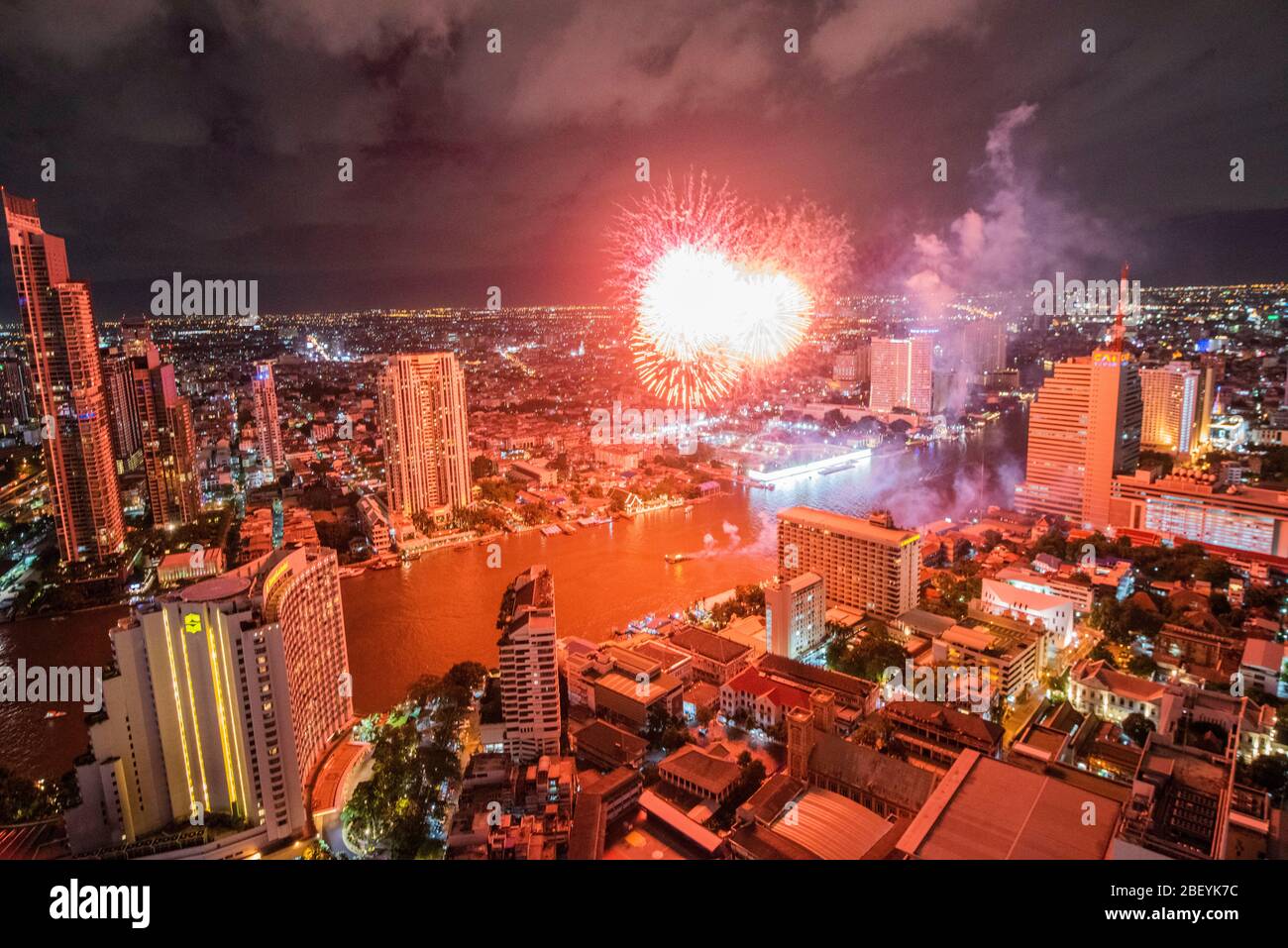 Bankok, Thailands capital att night Stock Photo - Alamy