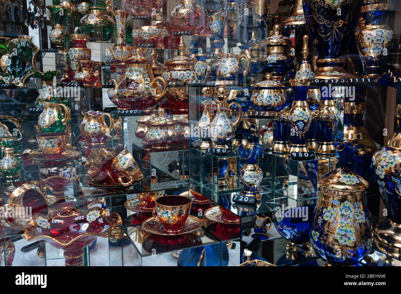 Crystal glassware hi-res stock photography and images - Alamy