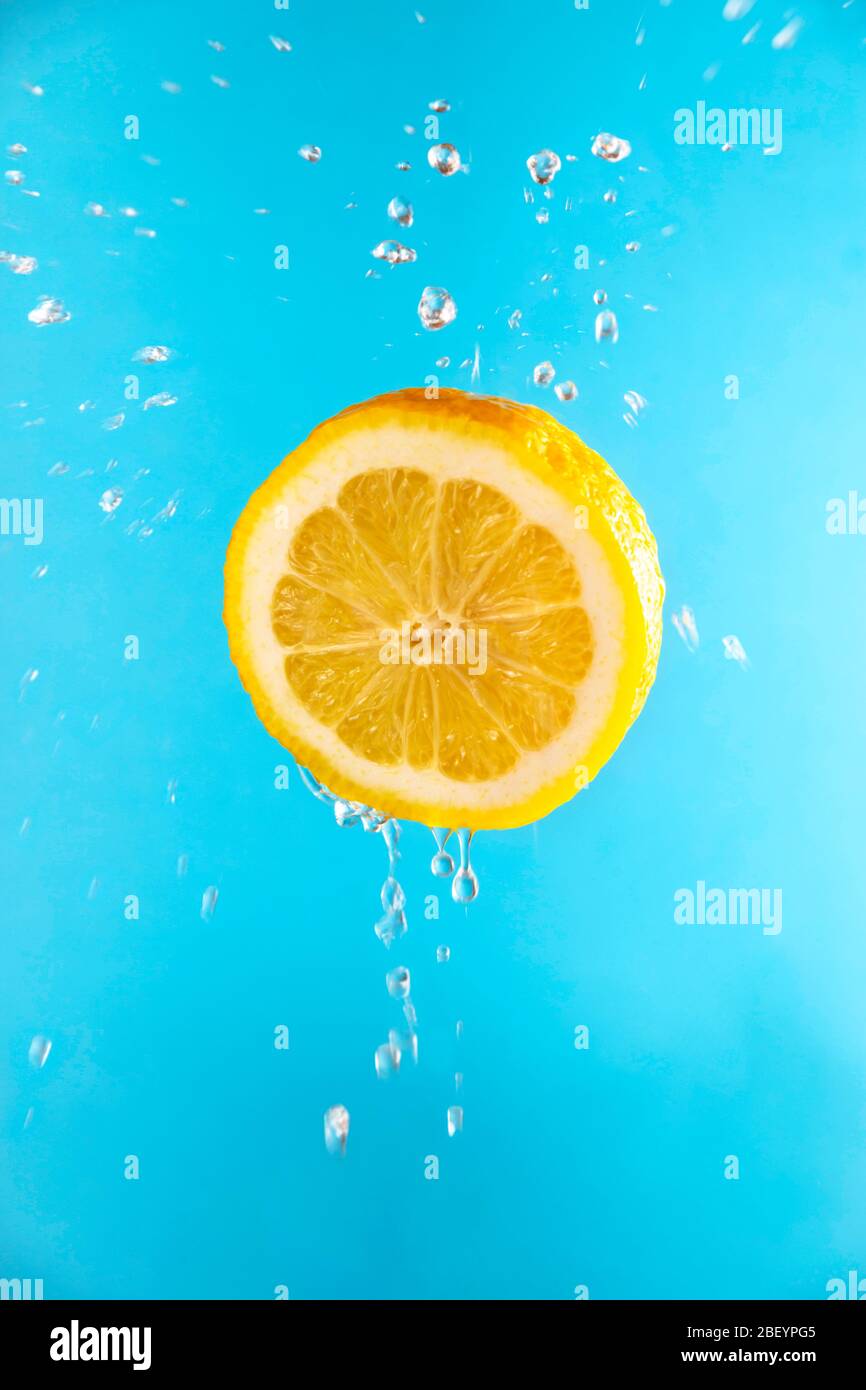 Lemons falling drops water hi-res stock photography and images - Alamy