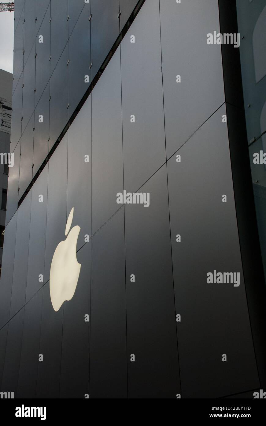 Apple Store Shop Architecture in Downtown Tokyo, Japan Stock Photo - Alamy