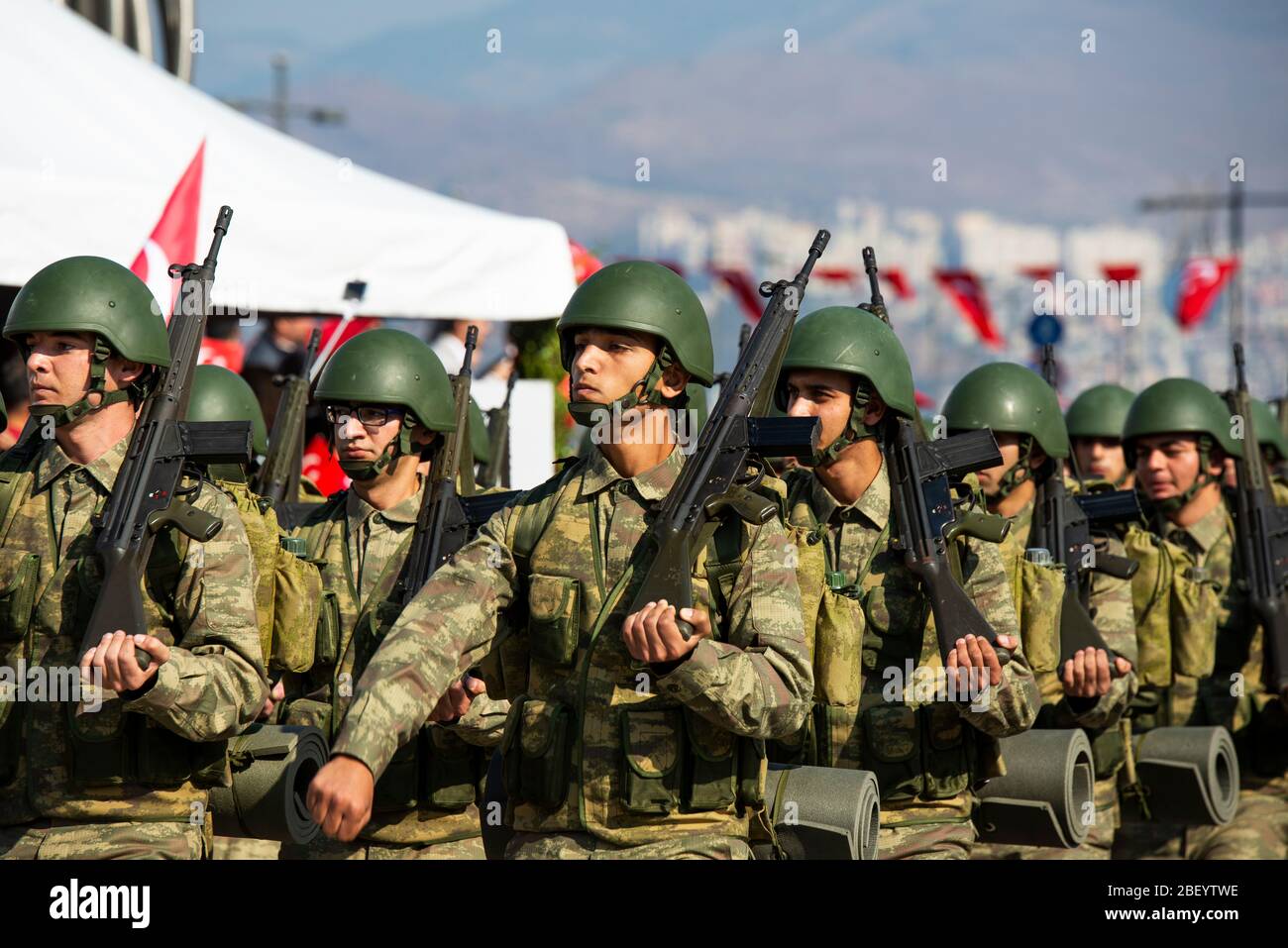 Portrait soldier walking rifle hi-res stock photography and images - Alamy