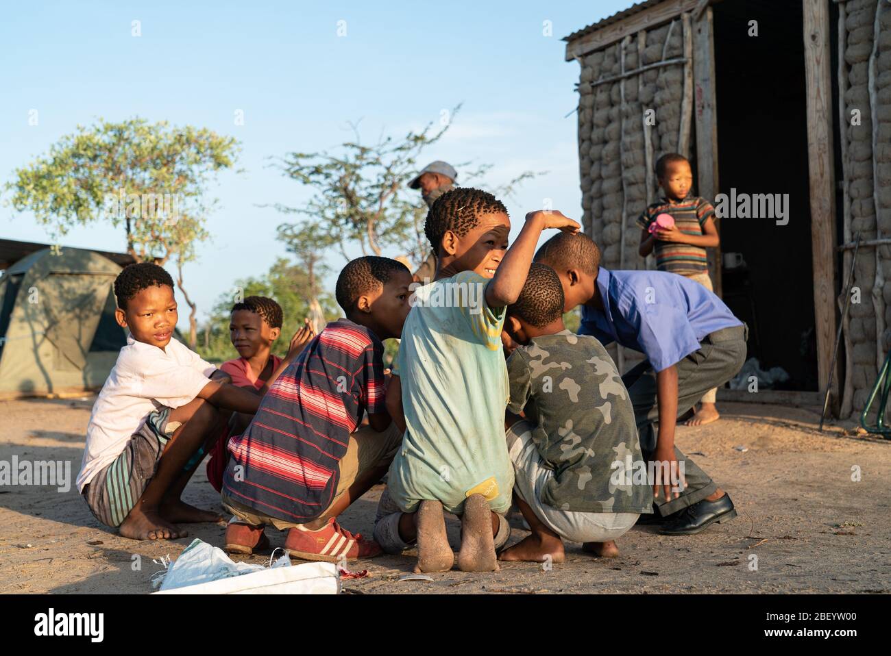 Ju hoansi tribe hi-res stock photography and images - Alamy
