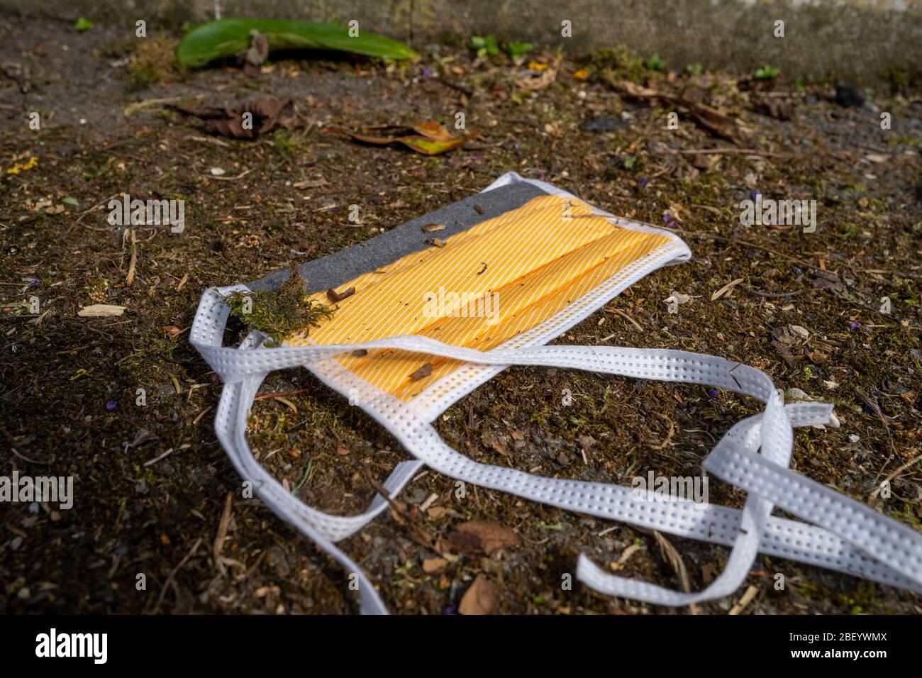 Dirt masks hi-res stock photography and images - Alamy
