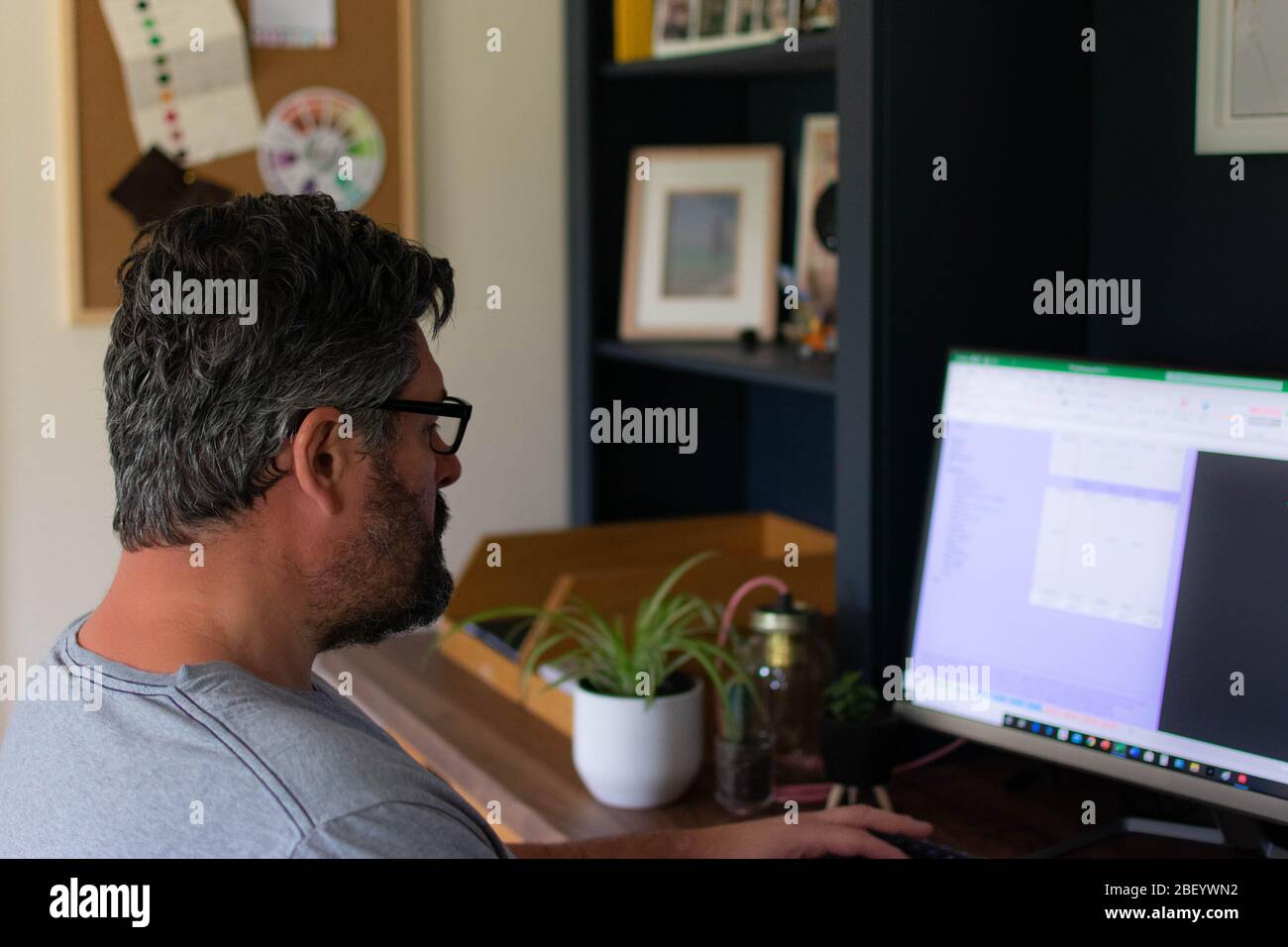 Covid working from home uk hi-res stock photography and images - Alamy