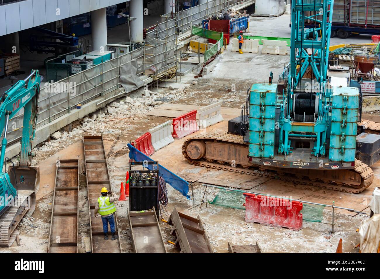 Mrt singapore construction hi-res stock photography and images - Alamy