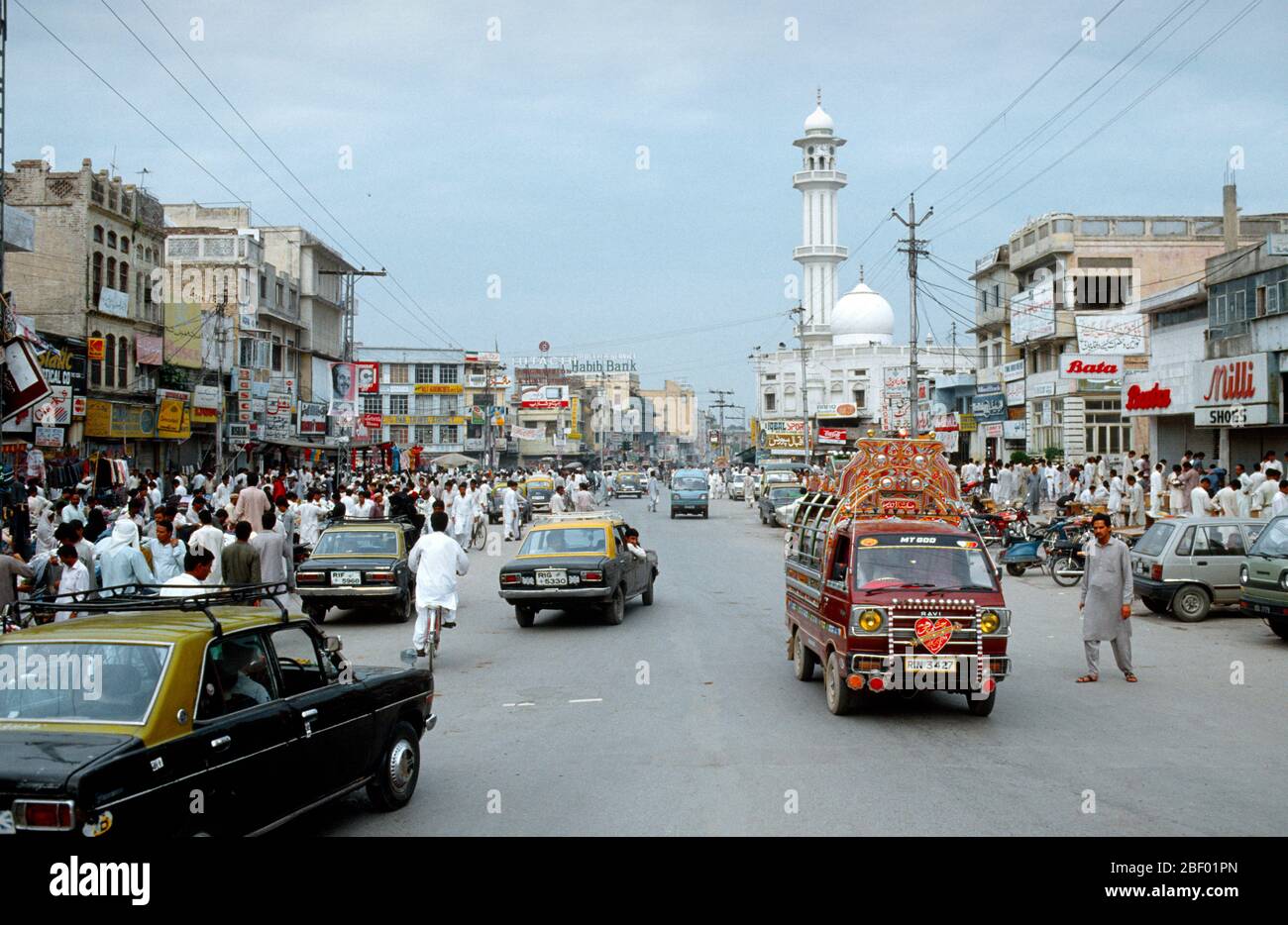Islamabad shopping hi-res stock photography and images - Alamy