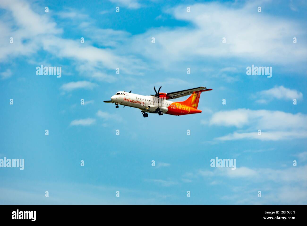 CHANGI SINGAPORE: FIREFLY Airline Airplane landing at Changi ...