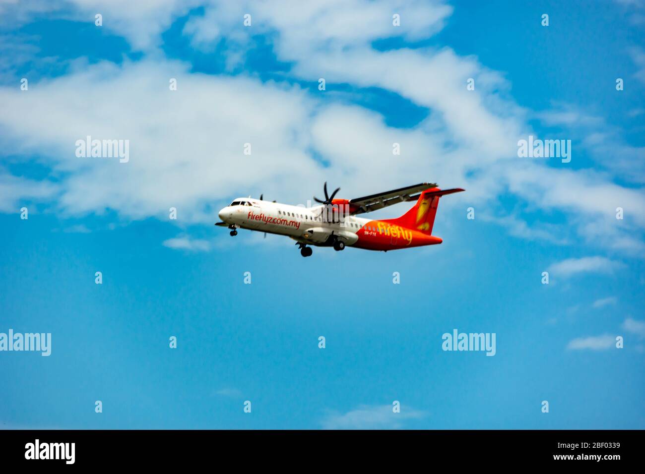 CHANGI SINGAPORE: FIREFLY Airline Airplane landing at Changi ...
